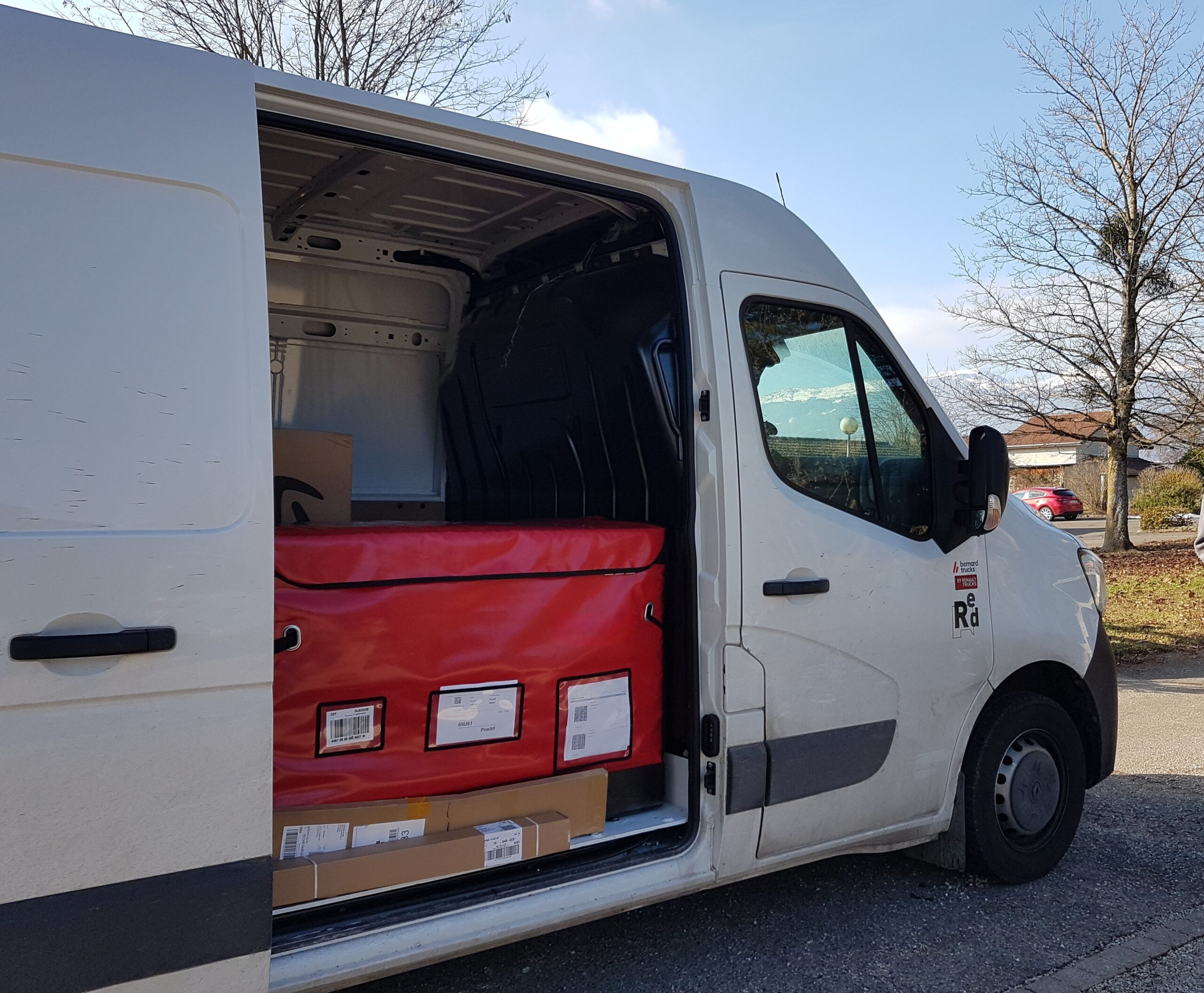 Fresh express parcels without a refrigerated truck?